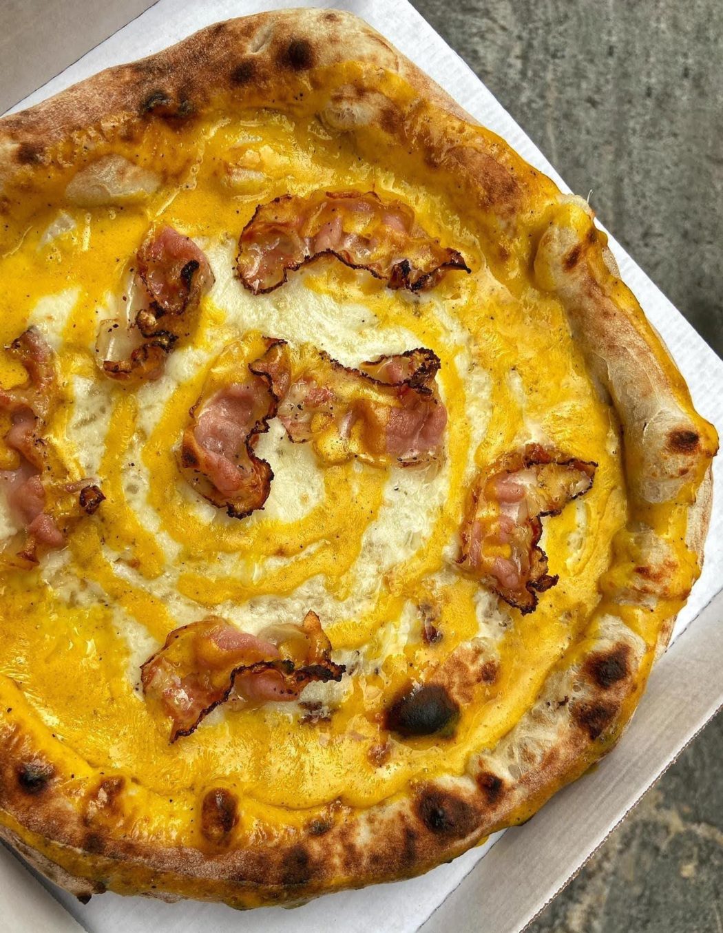 Speciale Carbonara Day. CarboPizza. La ricetta firmata Favurì | Caramel ...